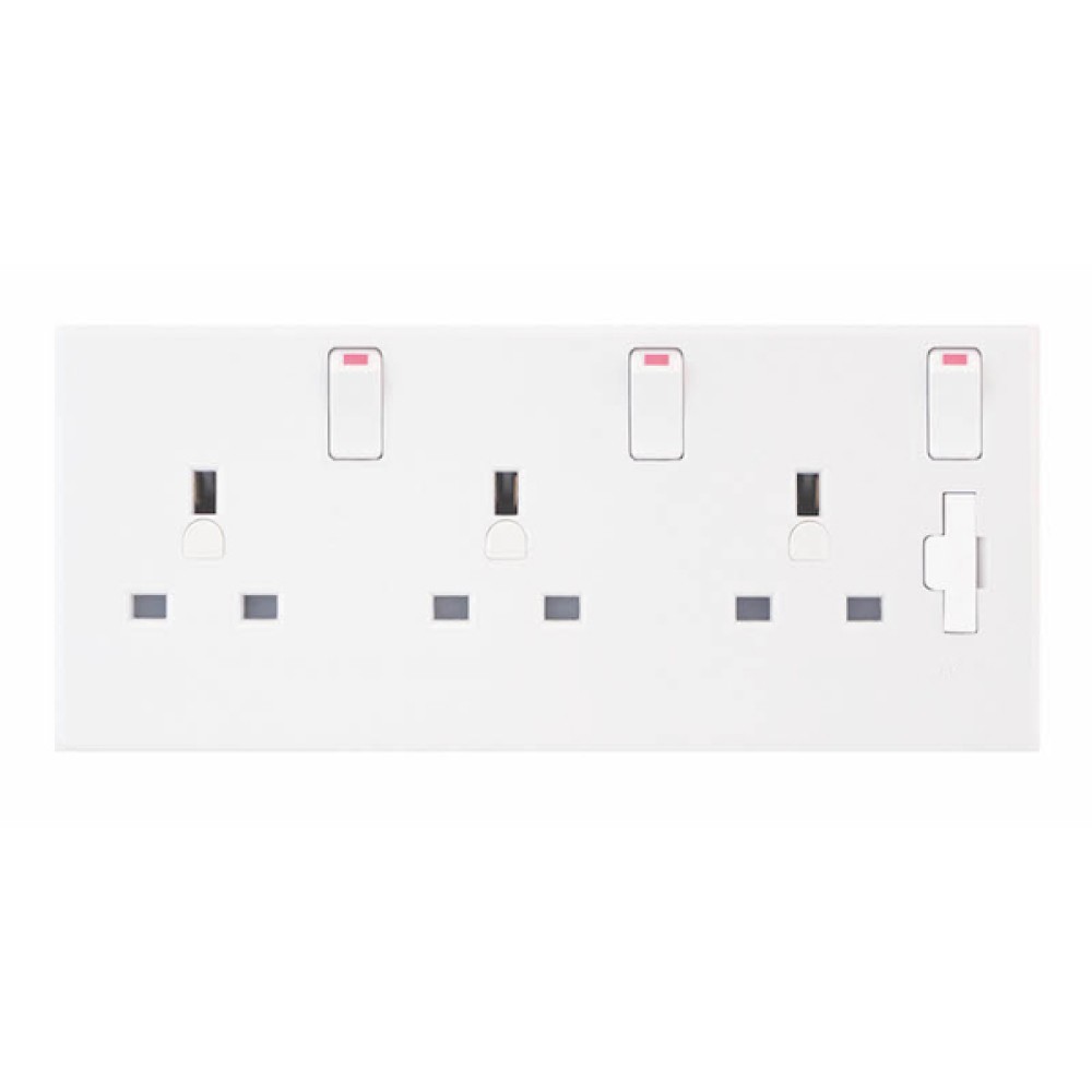 13A 1 and 2 to 3 Gang Switched Converter Socket White - LG9098/3CON